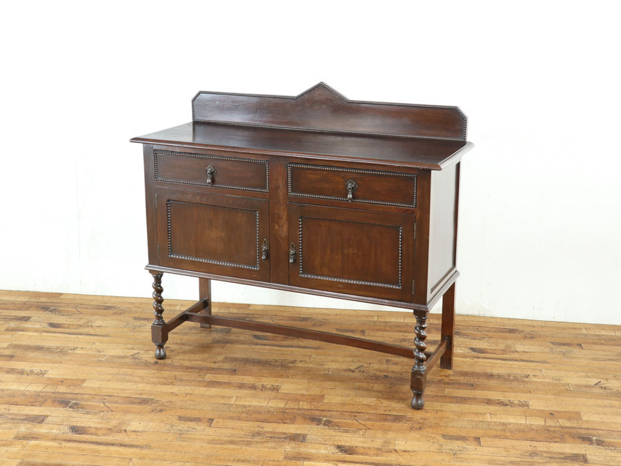 モールディング装飾が可愛い 英国サイドボード 59582 アンティーク家具 ウェブサイト商品一覧 日本最大級の品ぞろえアンティークフレックス ...