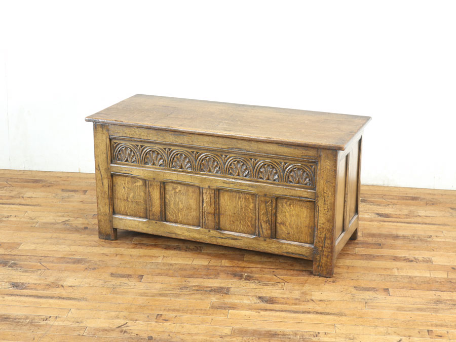 コファーを改造してテレビ台としても使えるようにしました ローボード 59902 アンティーク 小型家具・その他 アンティークフレックス